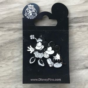 Disney | Accessories | Disney Black White Mickey Kissing Minnie Hand ...